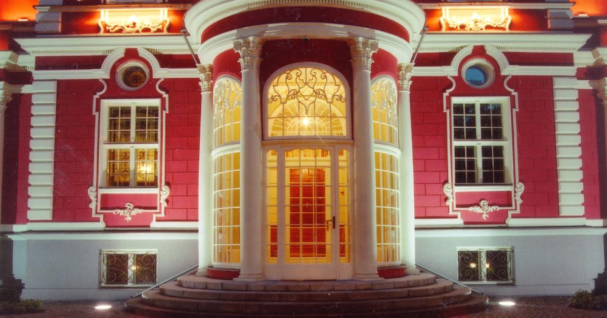 House of Maikapars - An Eclectic Style House Design