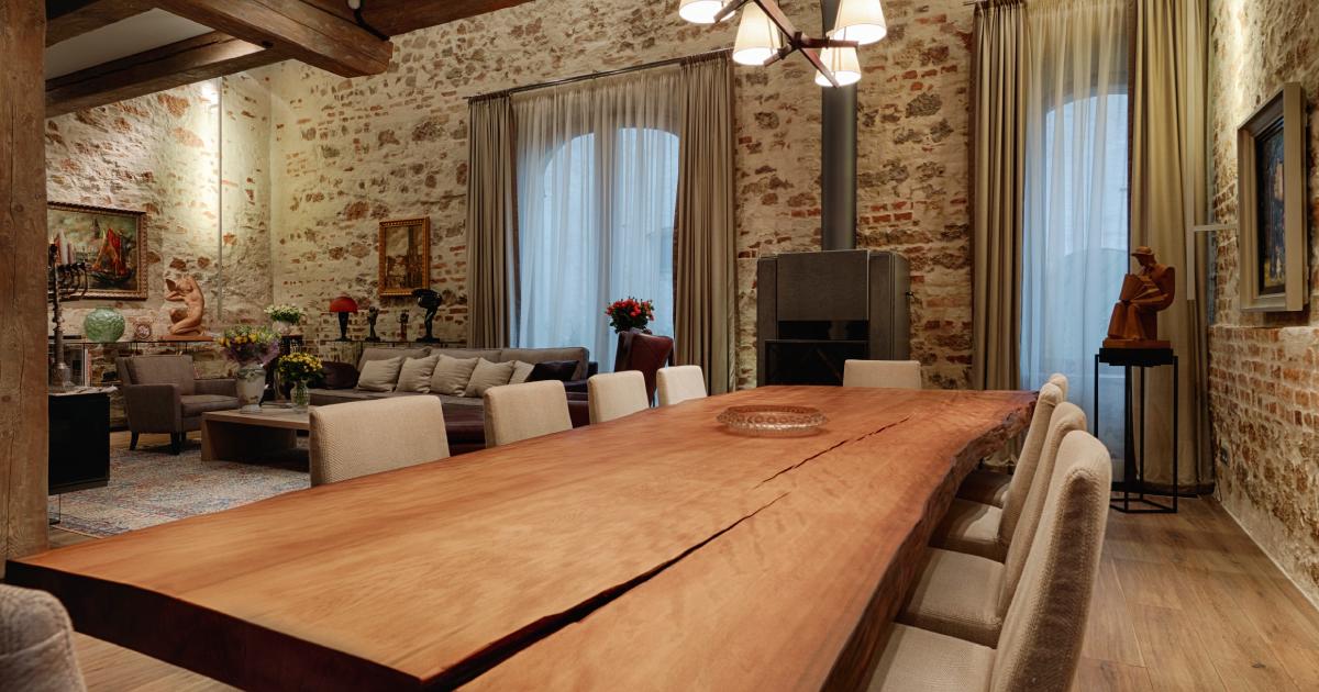 Warehouse Conversion to Home Interior Design - Neoklasika